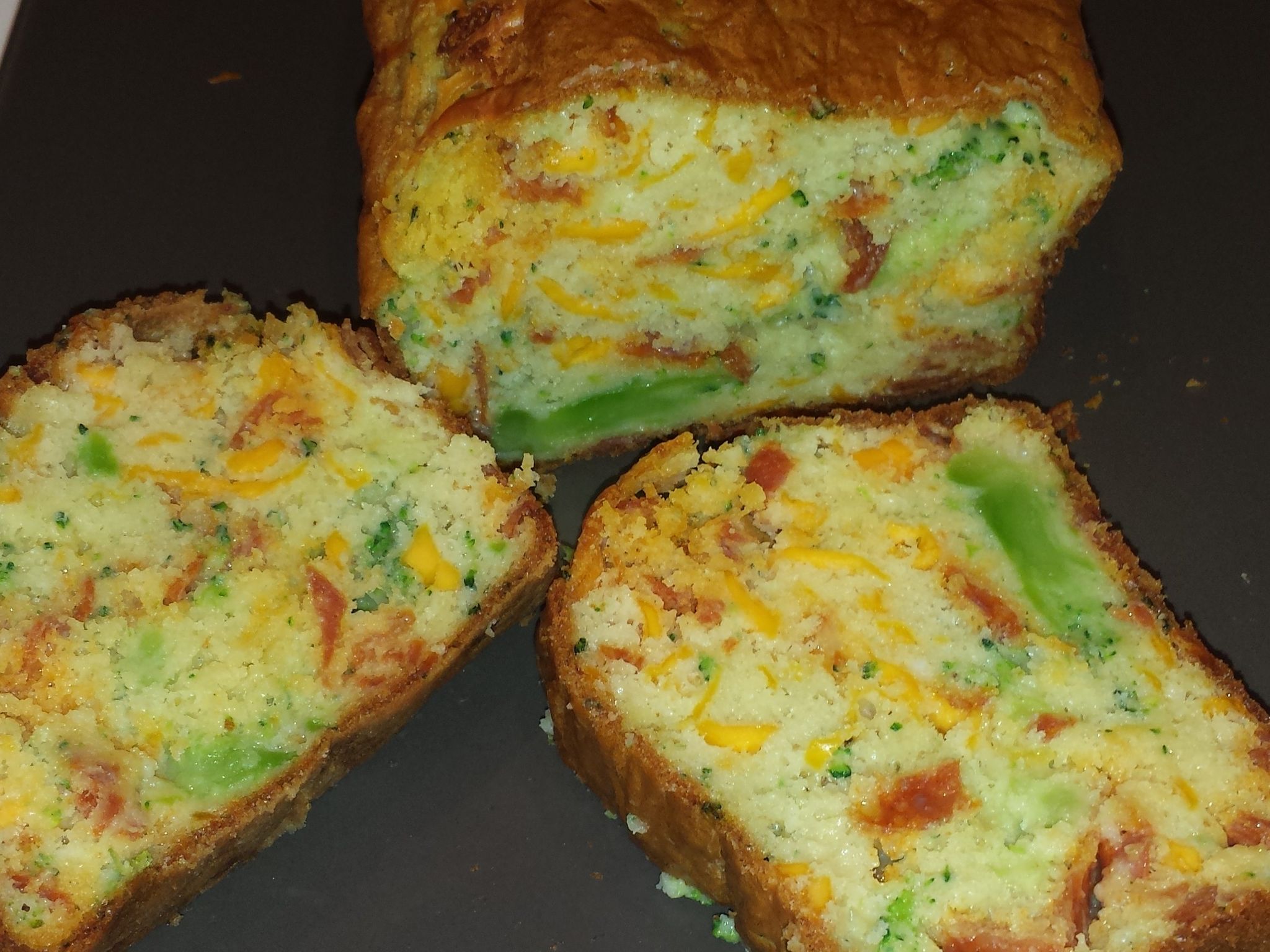 Cake brocoli chorizo : Recette de Cake brocoli chorizo - Marmiton