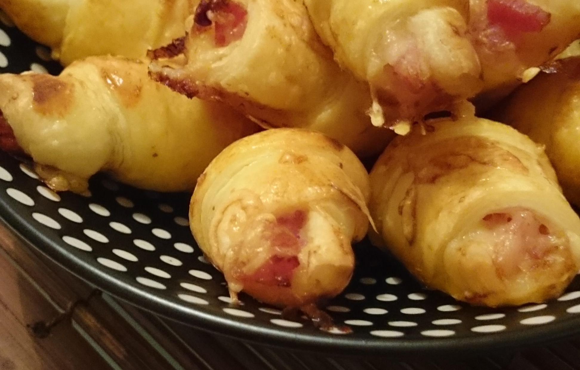 Croissants fromage/lardons en amuse bouche : Recette de Croissants ...