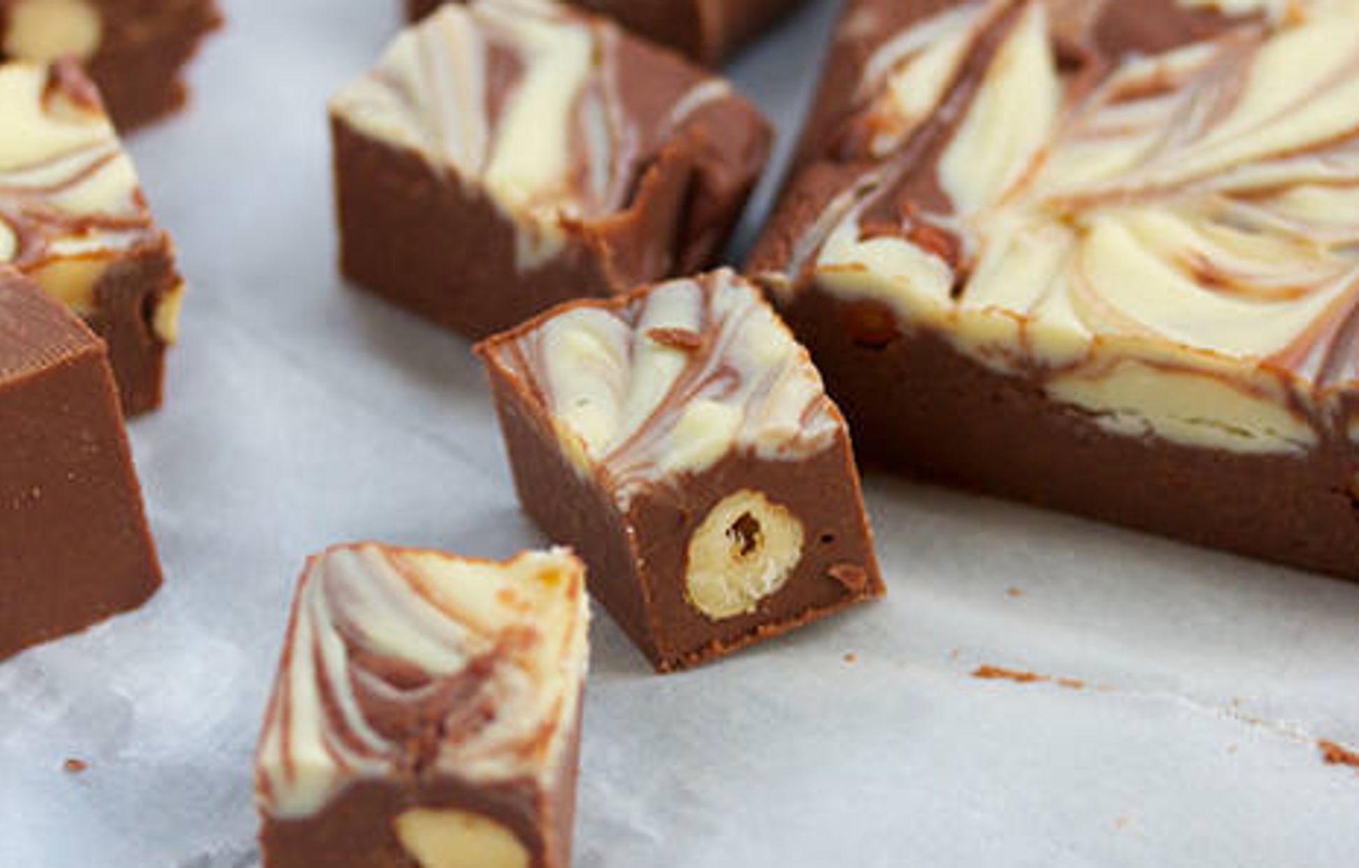 Fudge au chocolat et aux noisettes (USA) : Recette de Fudge au chocolat ...