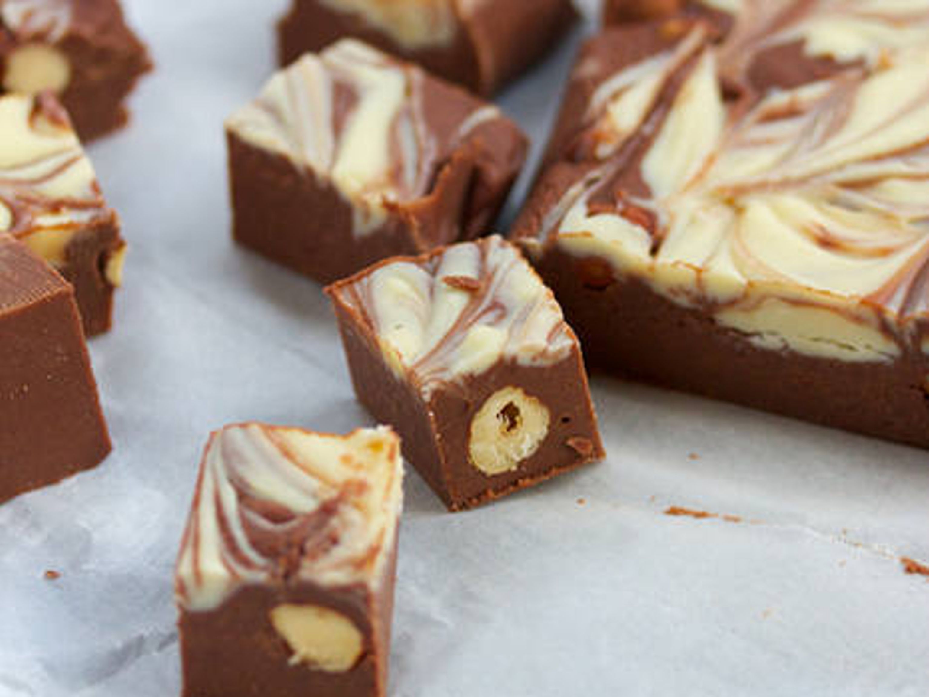 Fudge au chocolat et aux noisettes (USA) : Recette de Fudge au chocolat ...