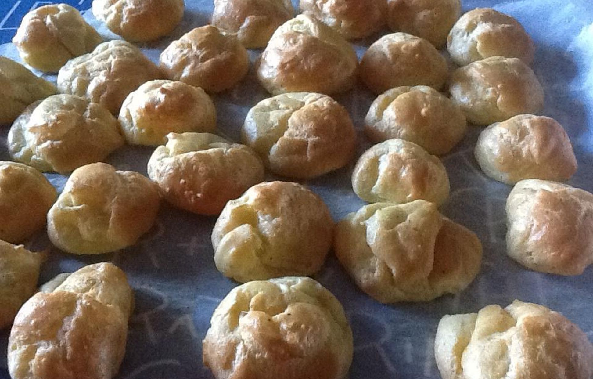 Mini-gougères apéro : Recette de Mini-gougères apéro - Marmiton