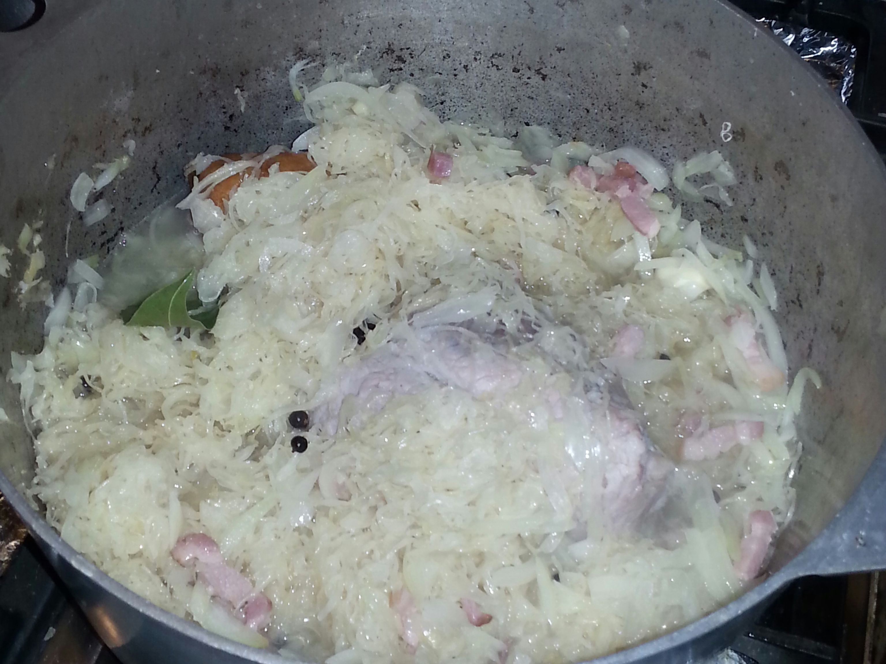 CHOUCROUTE ALSACIENNE : Recette de CHOUCROUTE ALSACIENNE - Marmiton