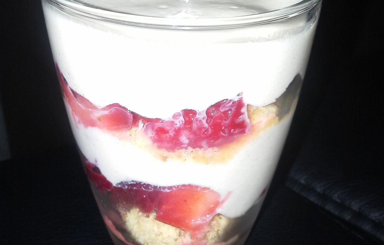 verrines à la fraiset et aux palets bretons : Recette de verrines à la ...