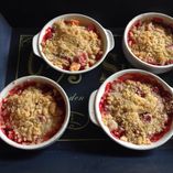 Crumble aux fruits rouges rapide : Recette de Crumble aux fruits rouges ...