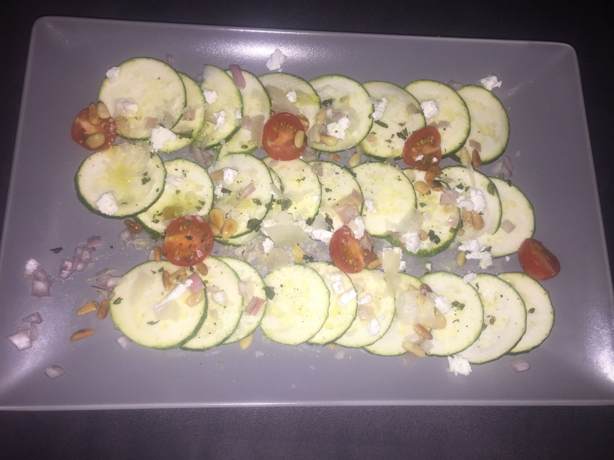 carpaccio de courgettes au parmesan, tomates et pignons : Recette de ...