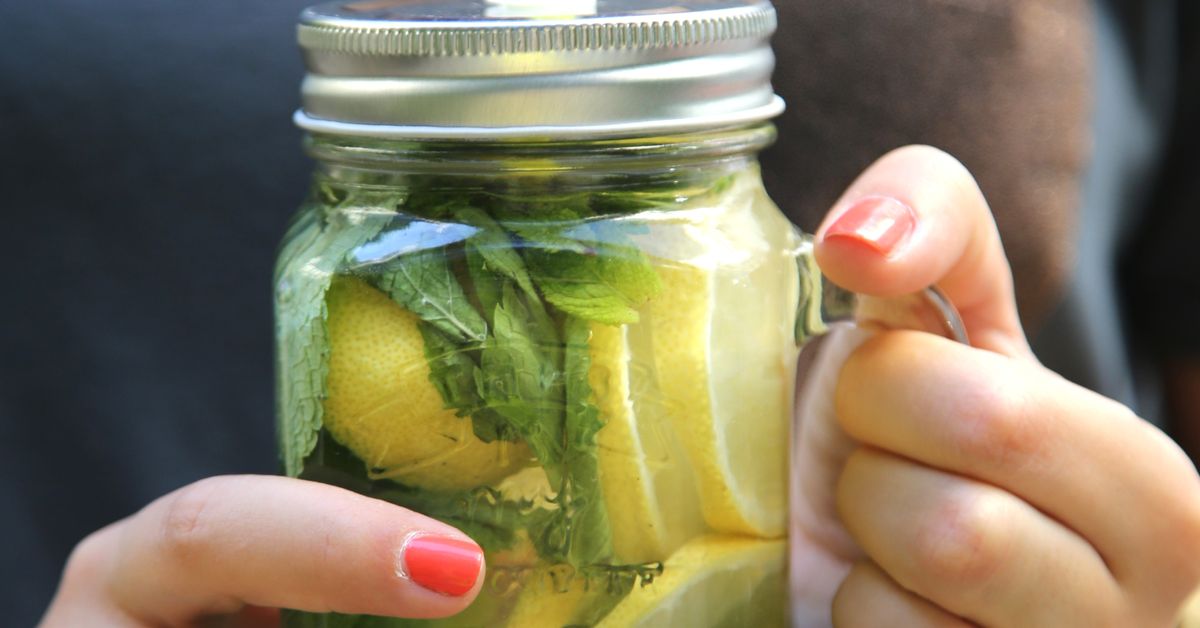 Detox water au citron : recette de Detox water au citron