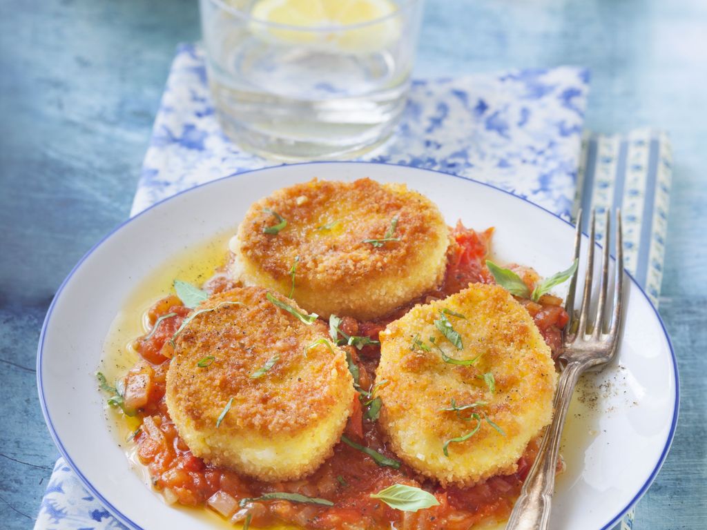 Mozzarella panée sur coulis de tomates : Recette de Mozzarella panée ...