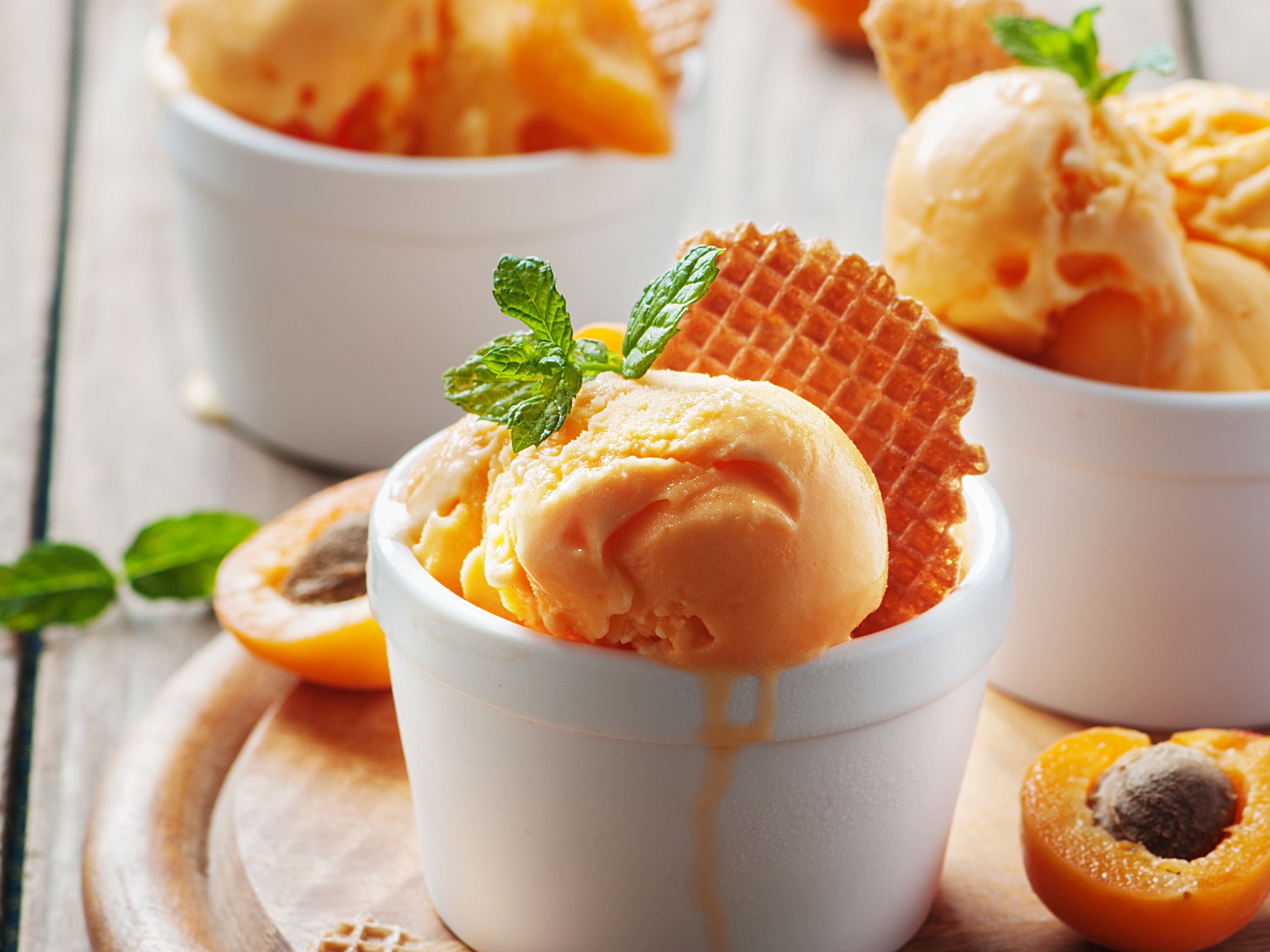 Yaourt glacé à l'abricot et au romarin : Recette de Yaourt glacé à l ...