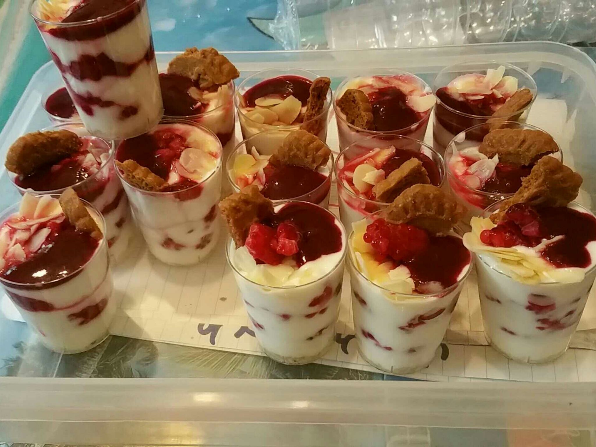 Verrines de framboises : Recette de Verrines de framboises - Marmiton