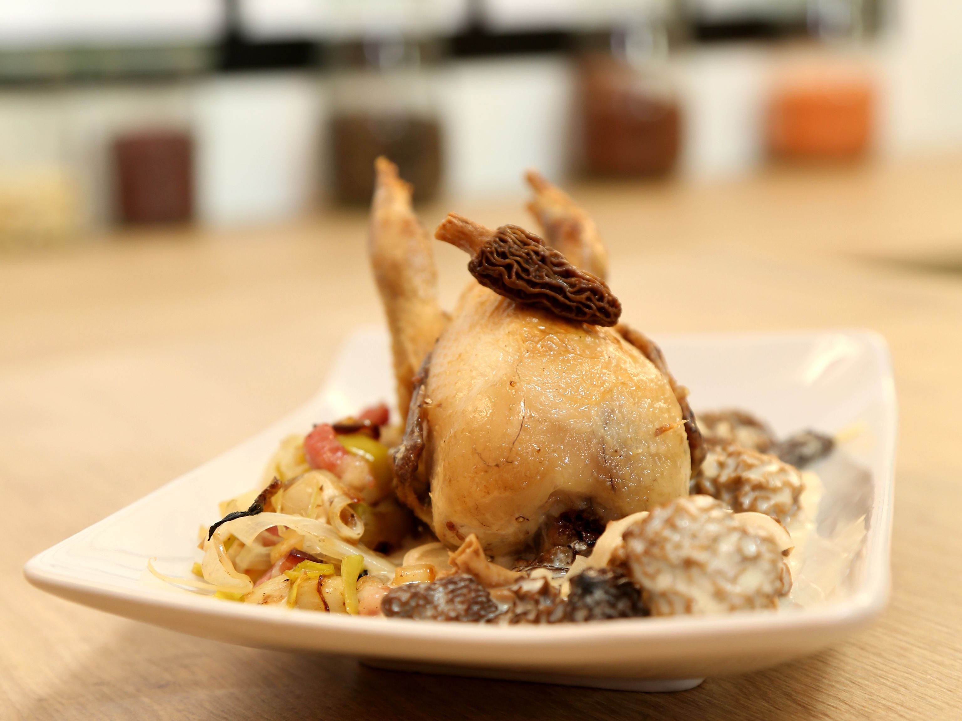 Cailles farcies sauce aux morilles : Recette de Cailles farcies sauce ...