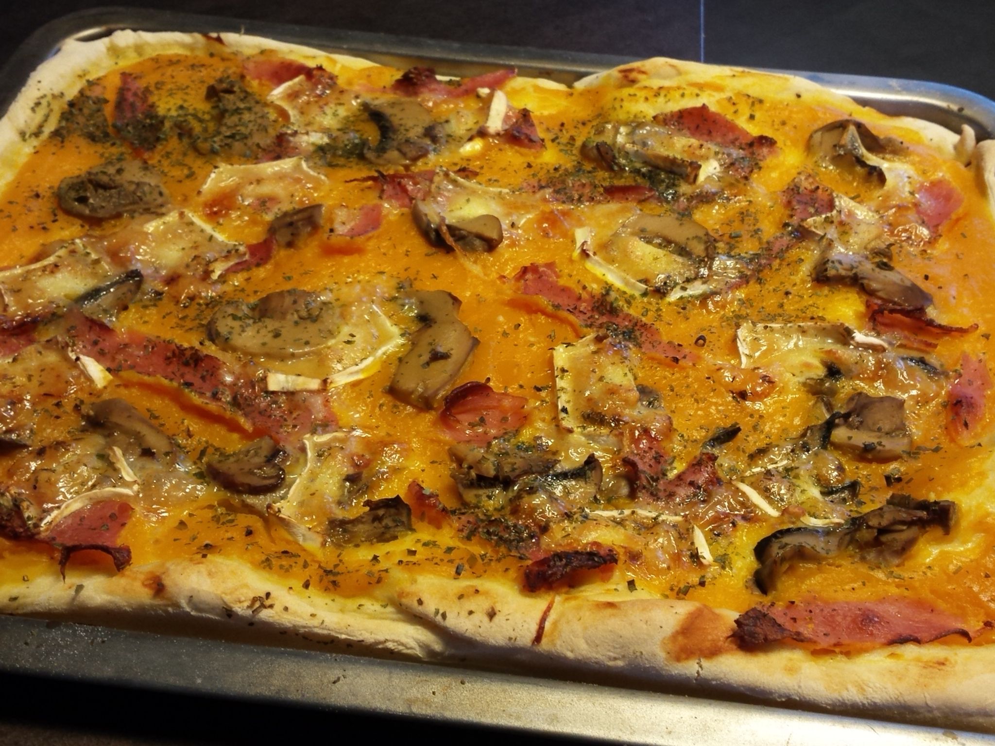 Pizza au potiron, jambon cru et mozzarella : Recette de Pizza au ... Pizza au potiron, jambon cru et mozzarella : Recette de Pizza au ...