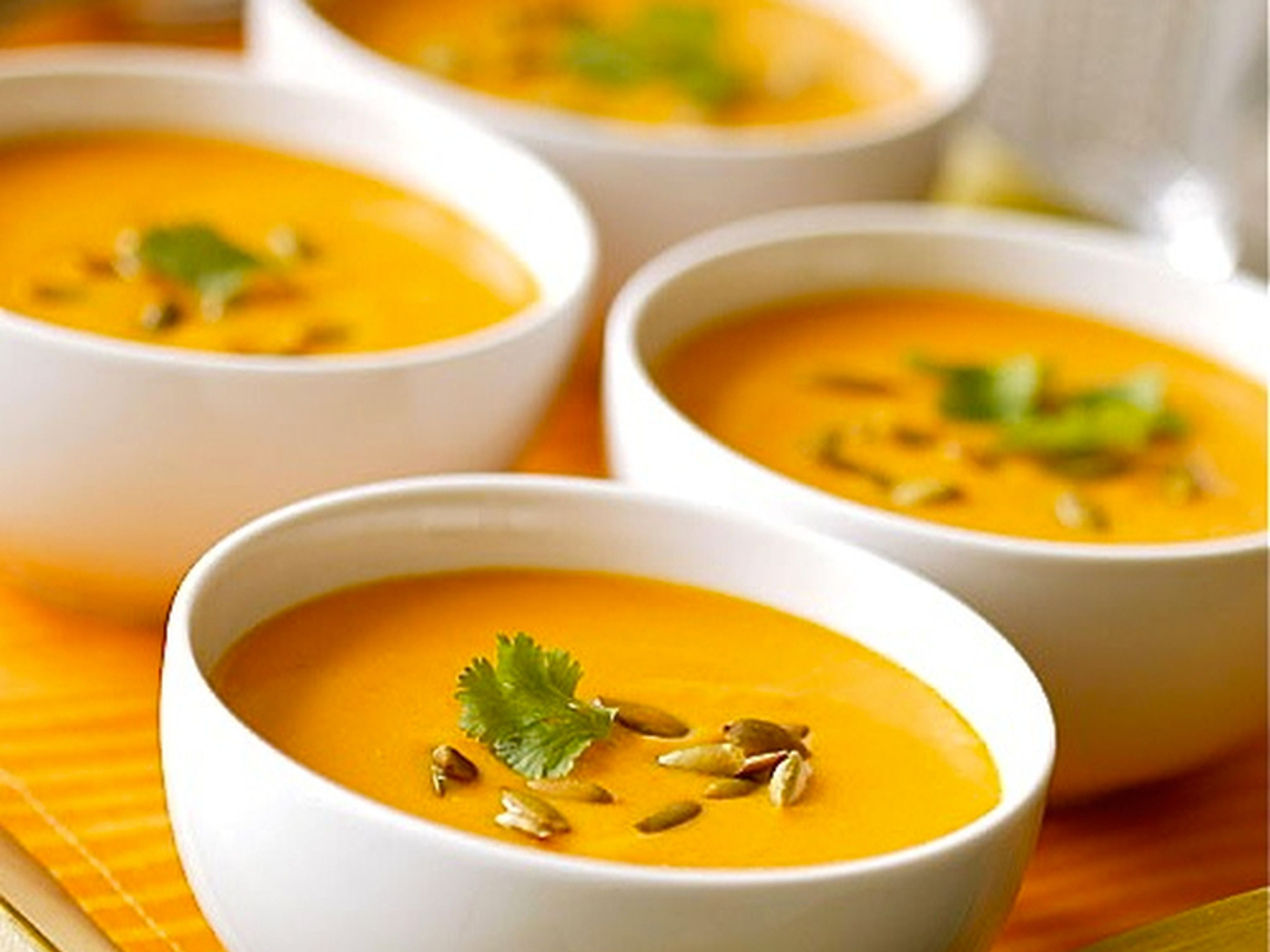 Soupe carottes curry kiri : Recette de Soupe carottes curry kiri - Marmiton