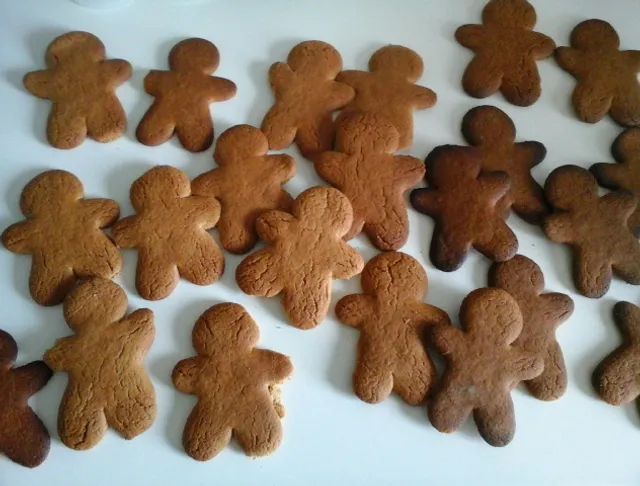 Bonhommes en pain d'épices : recette de Bonhommes en pain d'épices