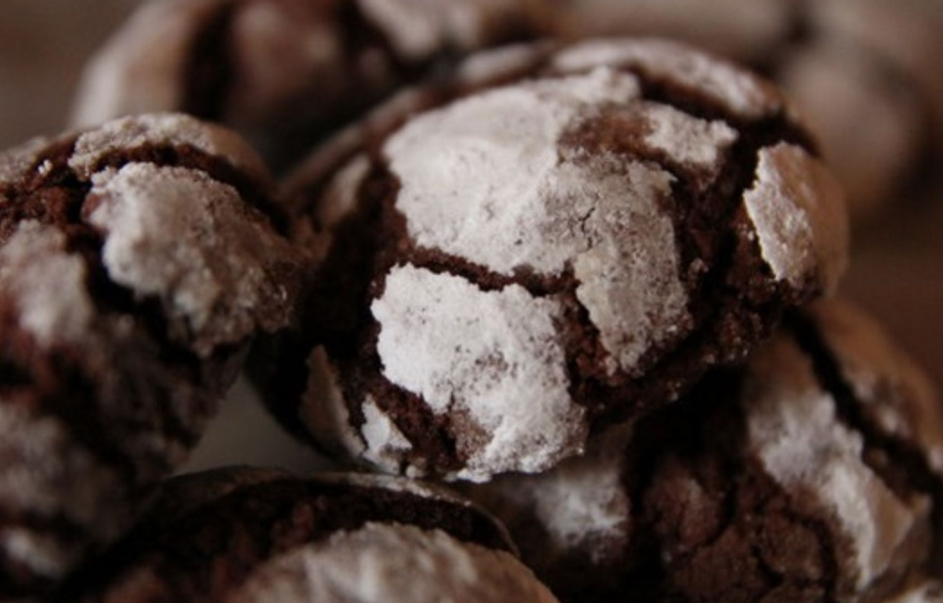 Biscuits craquelés au chocolat : Recette de Biscuits craquelés au ...