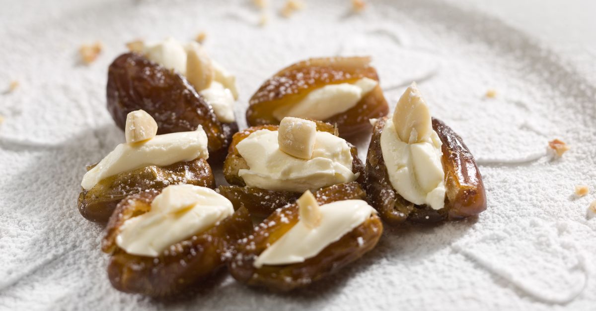 Dattes et noix à la pâte d'amande : recette de Dattes et noix à la pâte ...