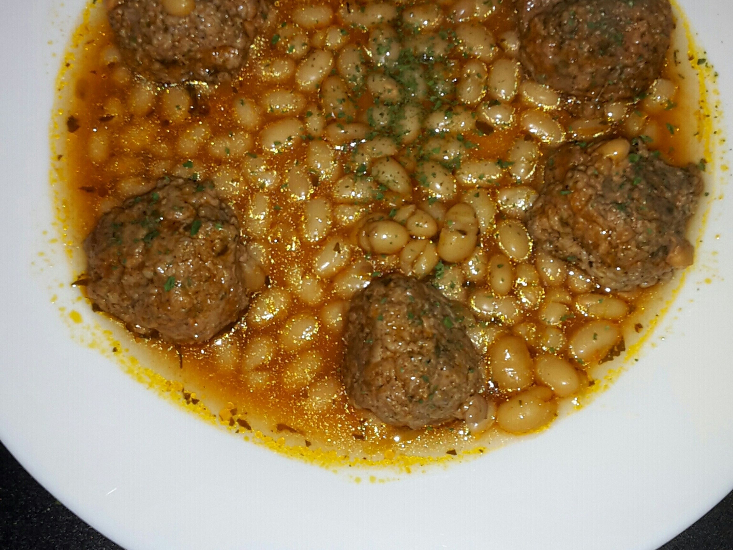 Haricots blancs, tomates, carottes et viande hachée : Recette de ...