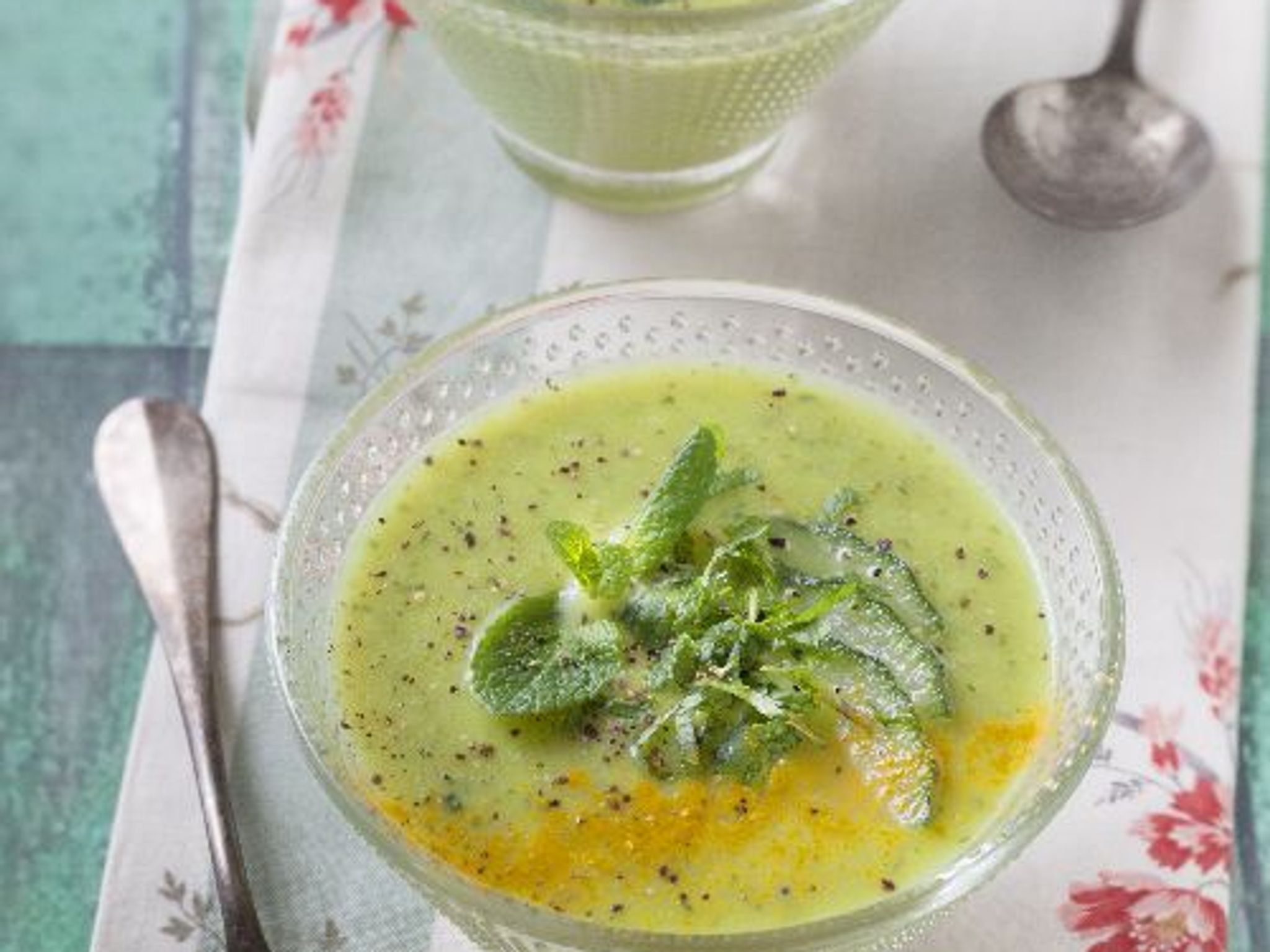 Soupe concombre curcuma menthe : Recette de Soupe concombre curcuma ...