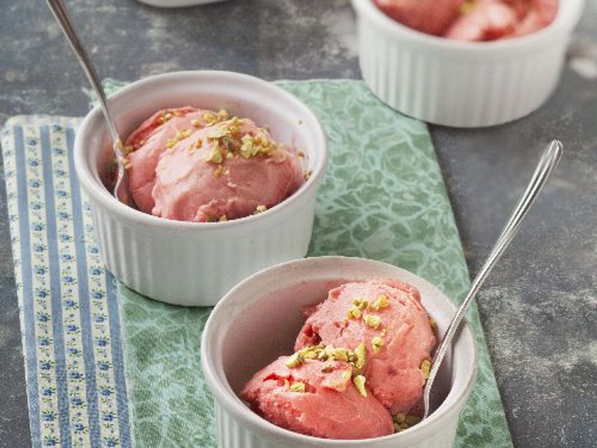 Sorbet à la rhubarbe : Recette de Sorbet à la rhubarbe - Marmiton