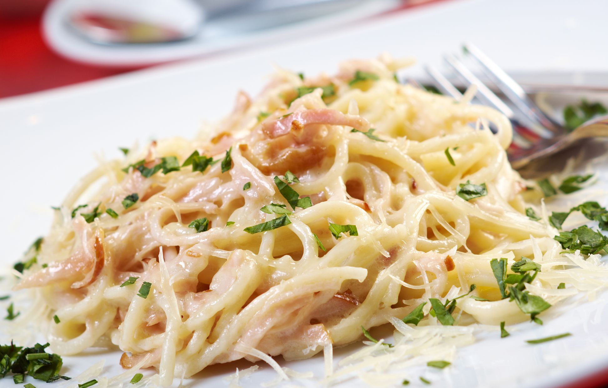 Spaghetti carbonara : Recette de Spaghetti carbonara - Marmiton