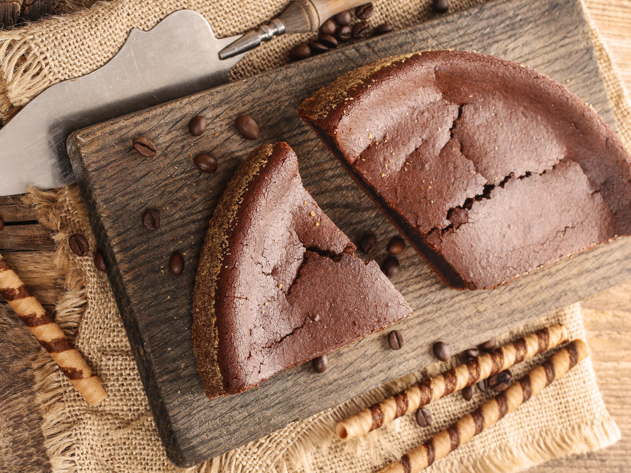 Gâteau au chocolat (facile) : Recette de Gâteau au chocolat (facile ...