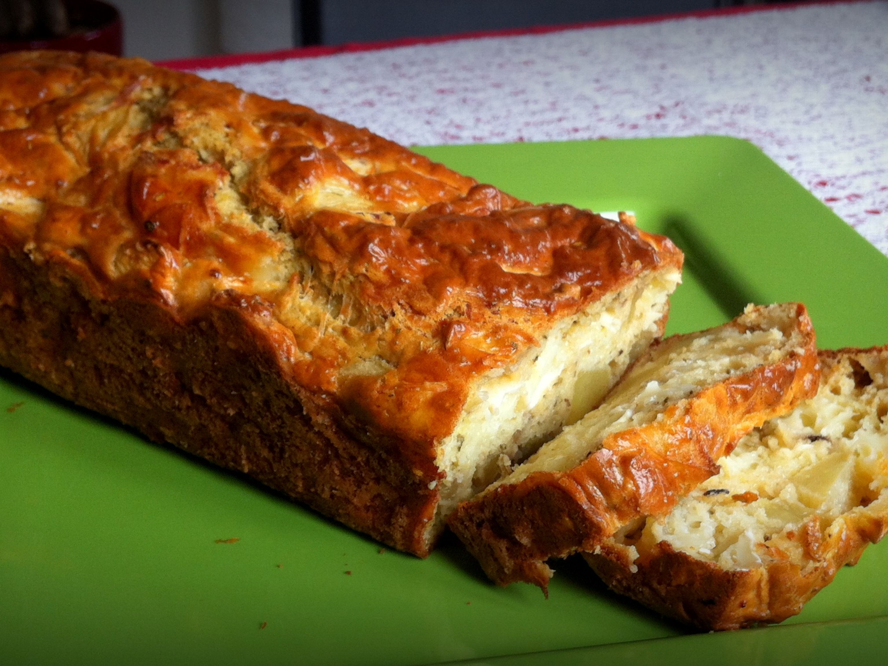 Cake pommes-camembert : Recette de Cake pommes-camembert - Marmiton