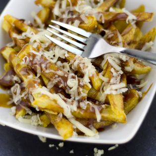 Poutine typiquement québécoise : Recette de Poutine typiquement ...