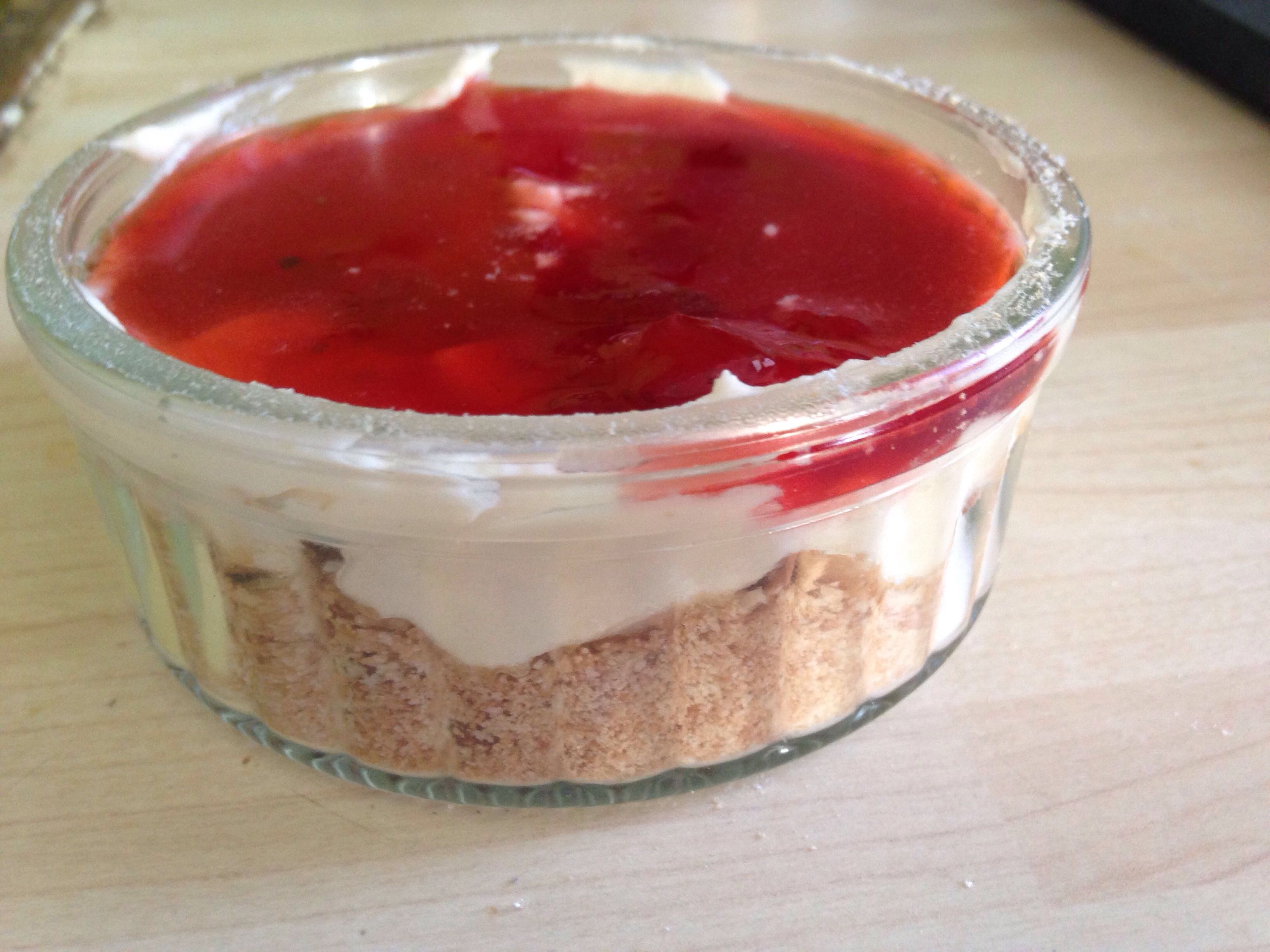 Mousse de vanille au coulis de framboises : Recette de Mousse de ...