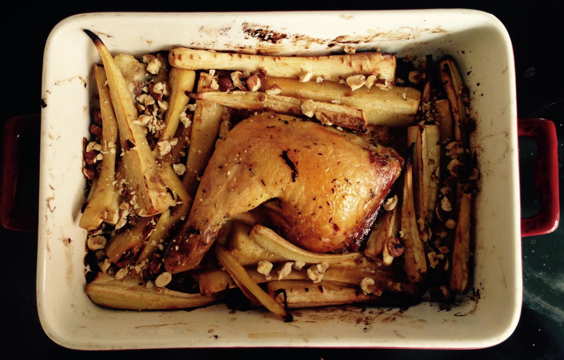 Cuisse de poulet rôti aux panais et éclats de noisettes : Recette de ...