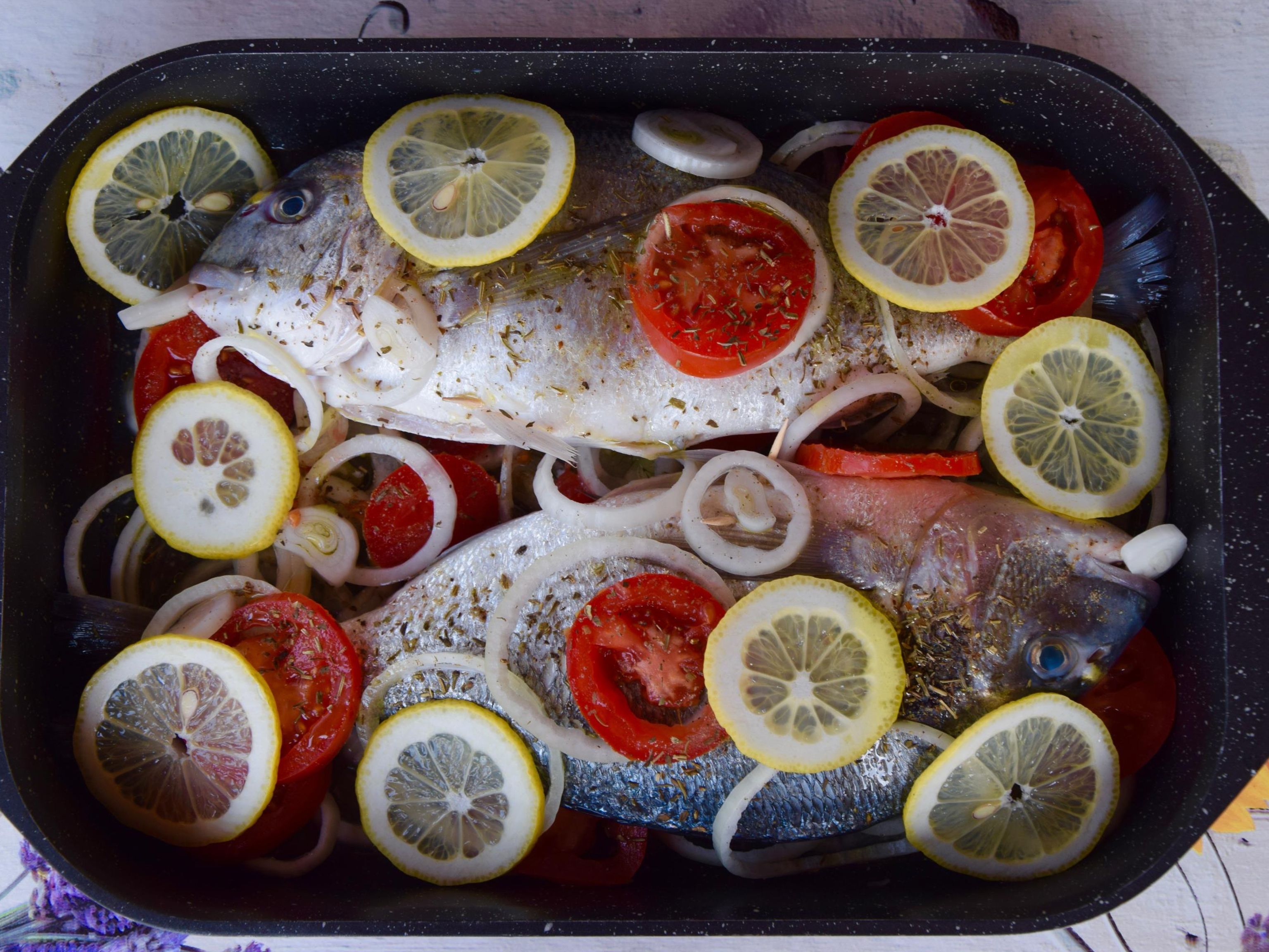 La dorade dorée au four : Recette de La dorade dorée au four - Marmiton