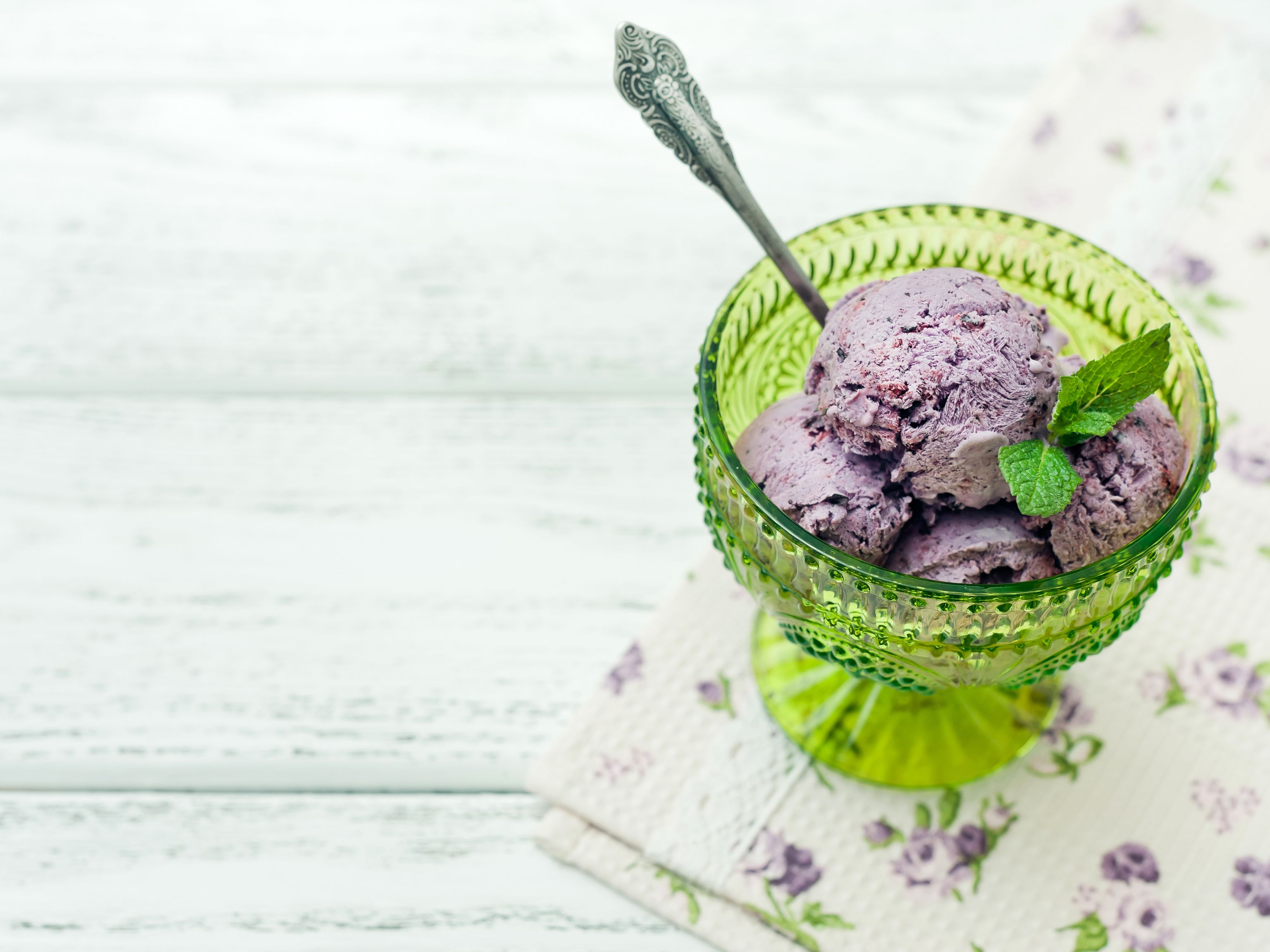 Glace à la violette : Recette de Glace à la violette - Marmiton