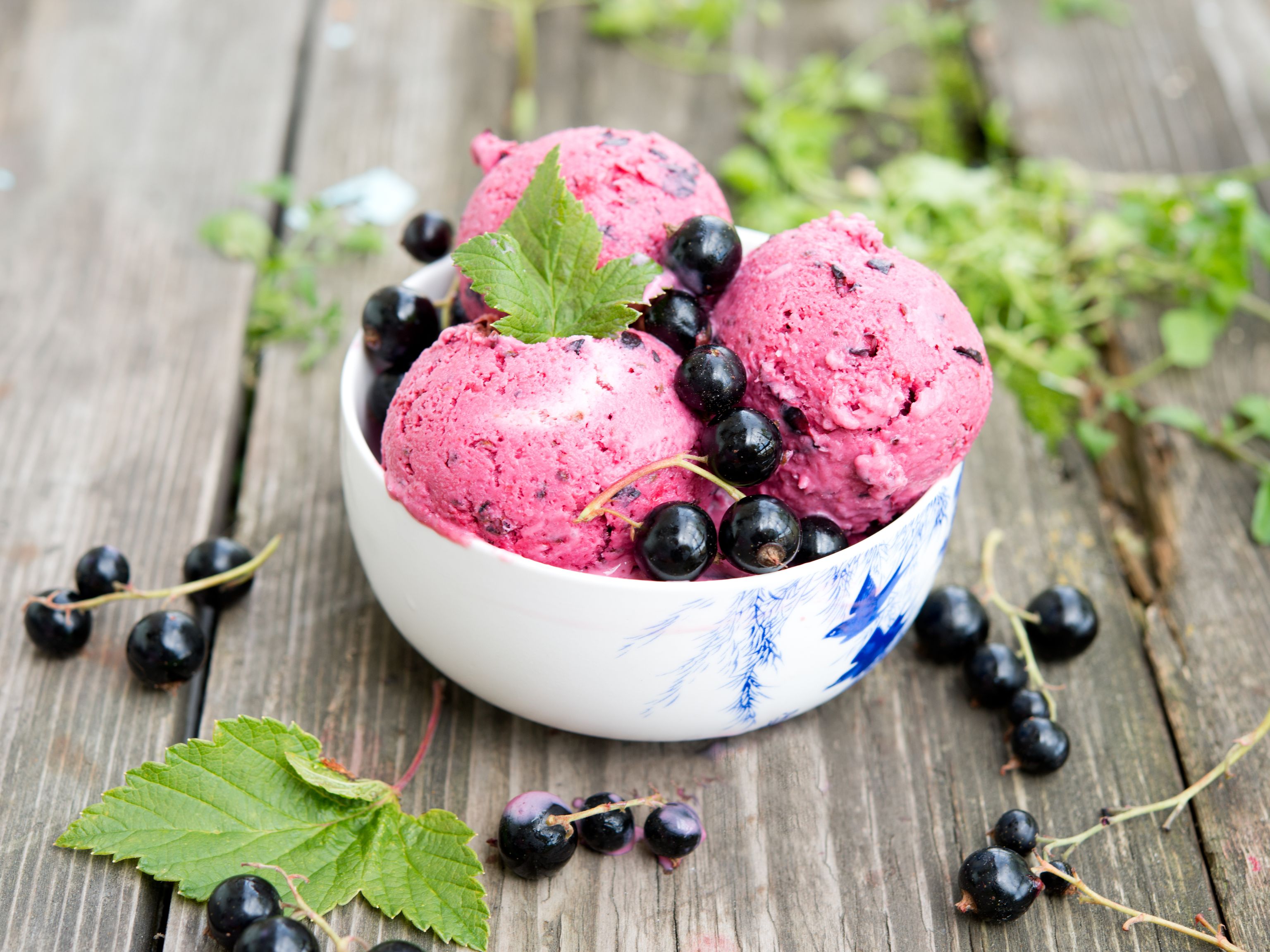 Crème glacée au cassis : Recette de Crème glacée au cassis - Marmiton