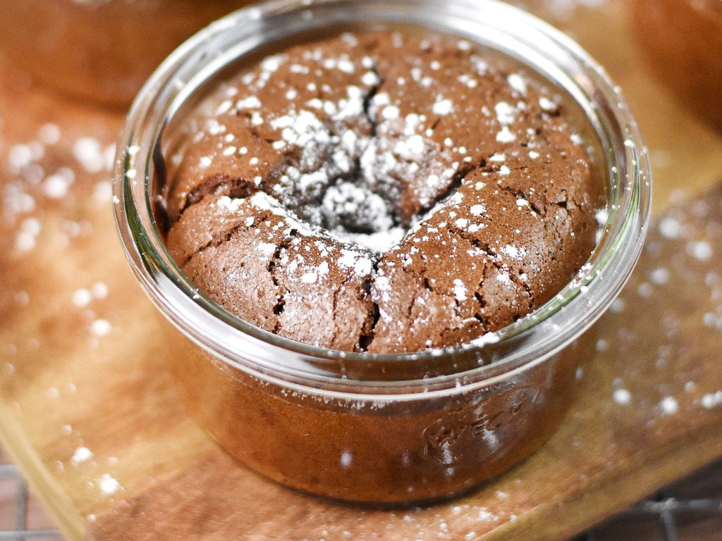 Ramequins fondants au chocolat : Recette de Ramequins fondants au ...