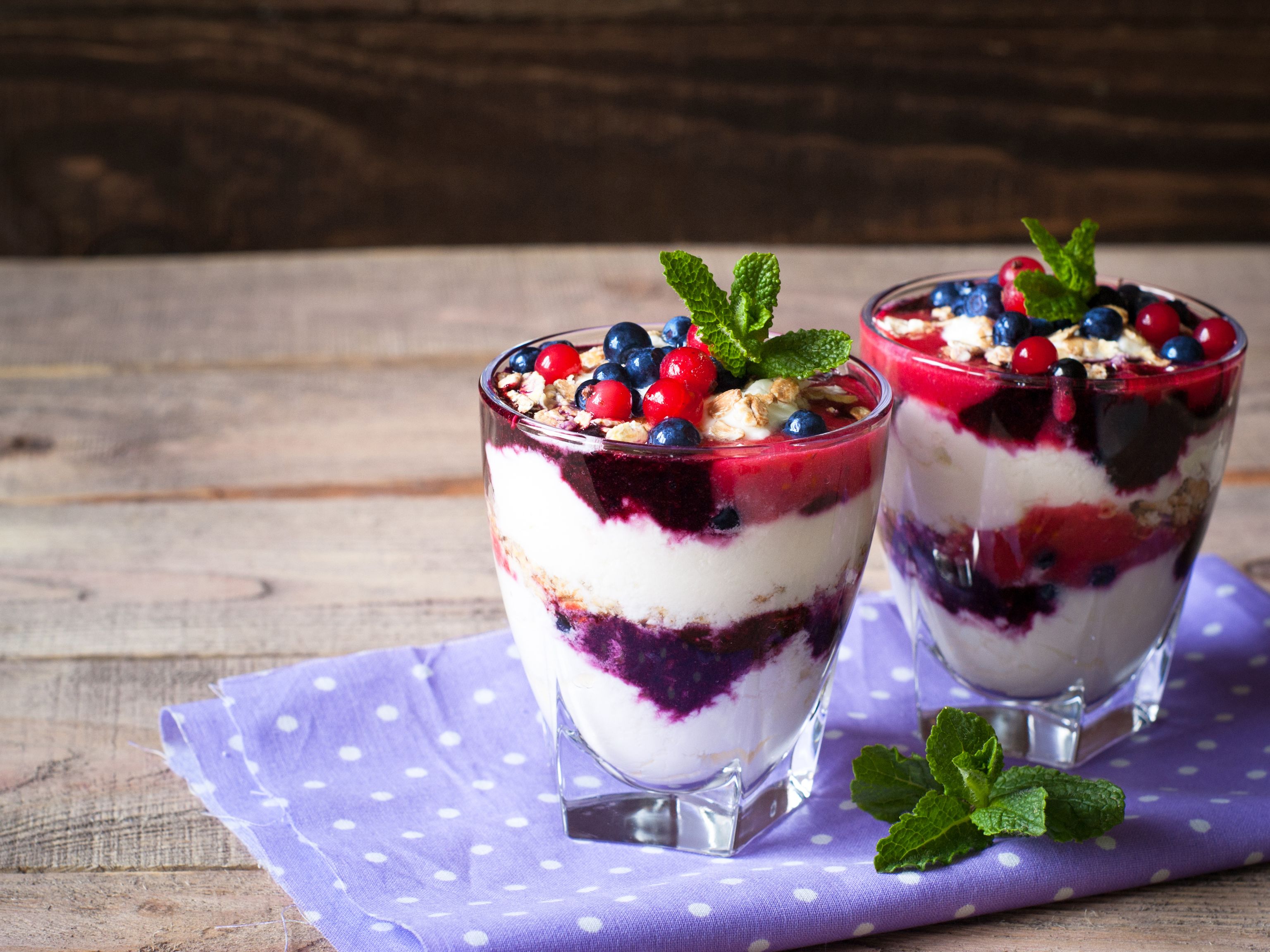 Verrines de fruits rouges : Recette de Verrines de fruits rouges - Marmiton