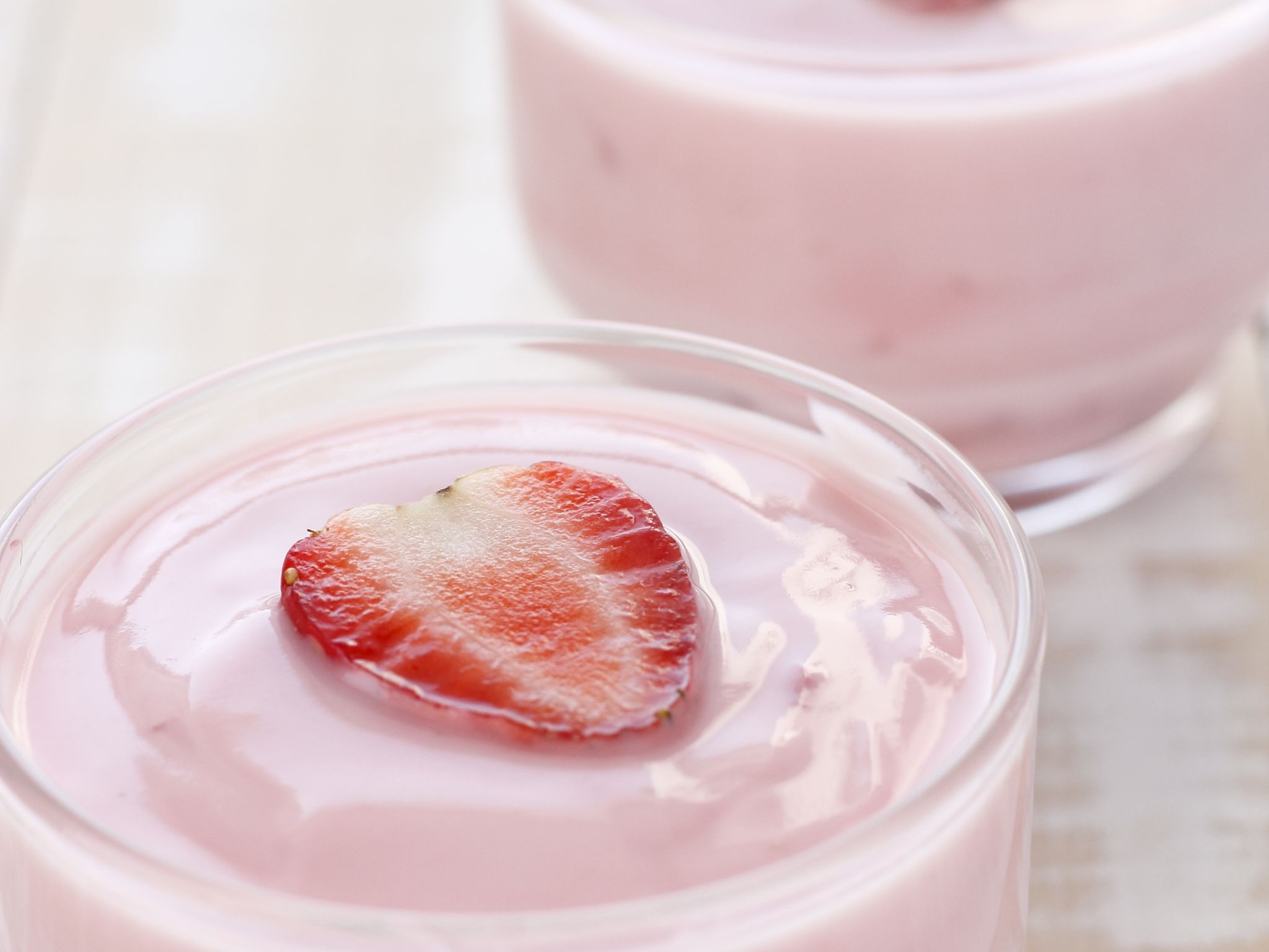 Yaourts aux fraises et agar agar : Recette de Yaourts aux fraises et ...
