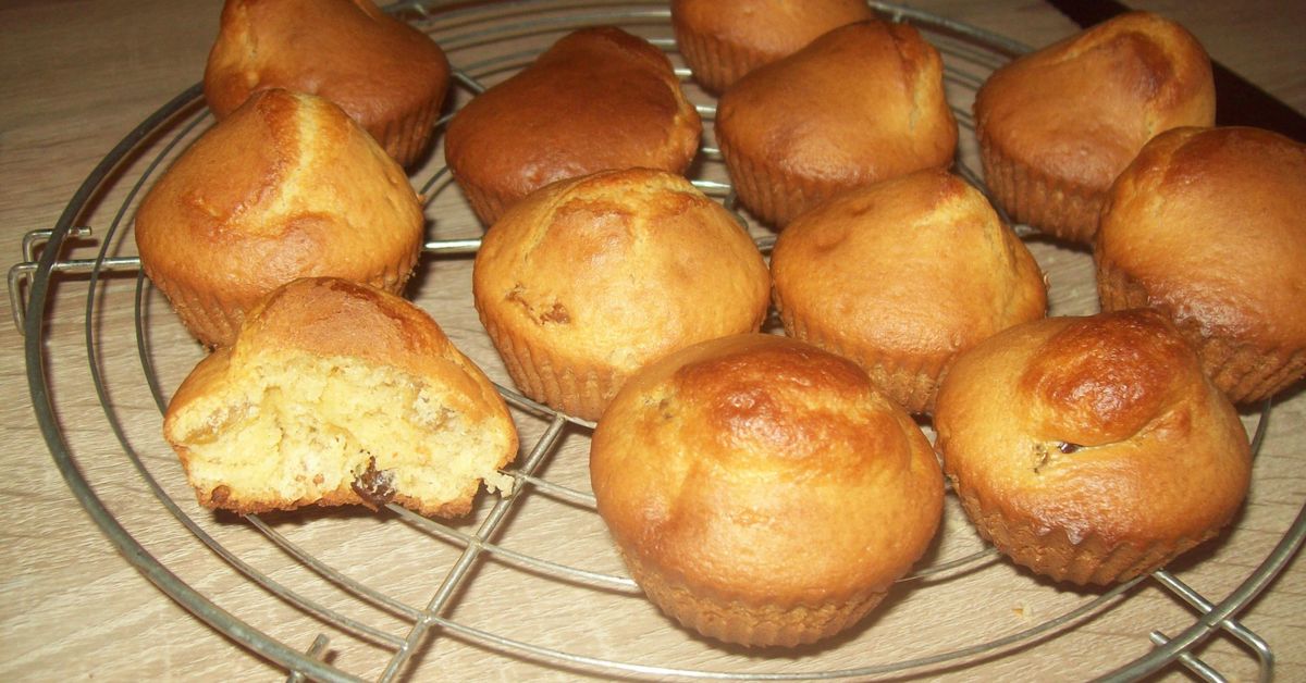 Petits gâteaux moelleux 'light' aux raisins : recette de Petits gâteaux ...