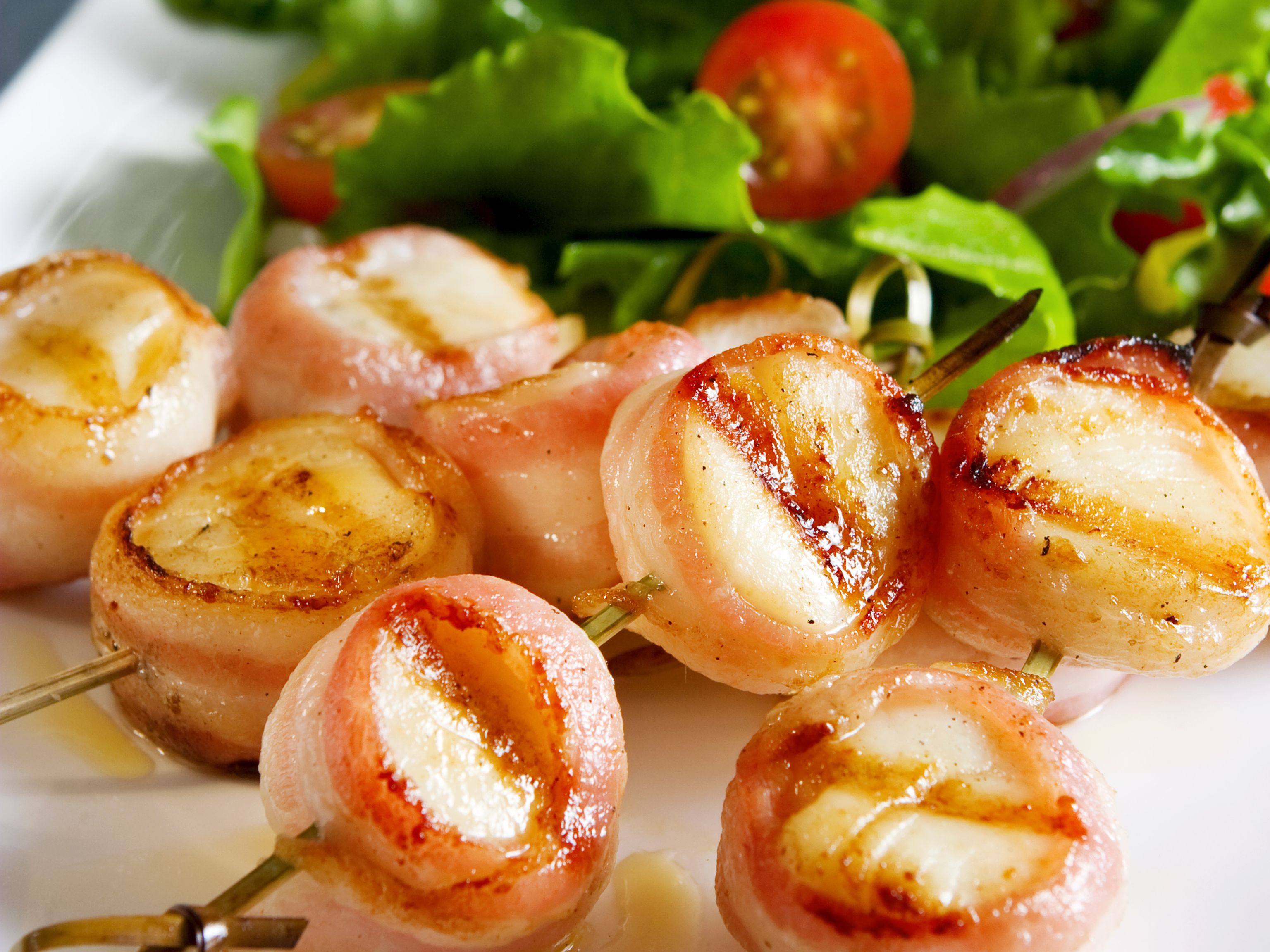 Brochettes de Saint-Jacques panées au lard : Recette de Brochettes de ...