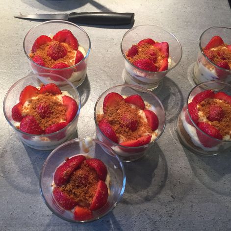Verrines fraises et spéculoos : Recette de Verrines fraises et ...