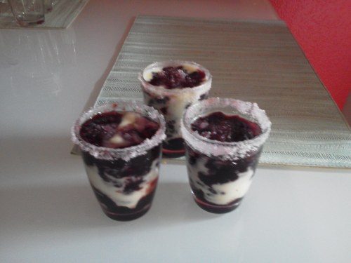 Verrines de fruits rouges : Recette de Verrines de fruits rouges - Marmiton