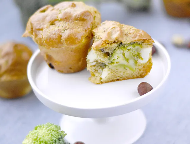 Cake brocolis feta noisettes : recette de Cake brocolis feta noisettes