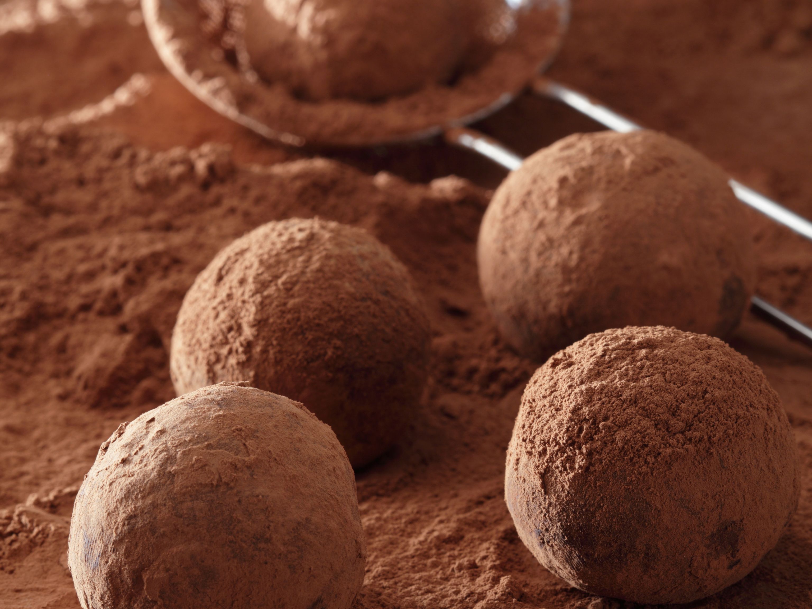 Truffes au chocolat et aux éclats de crêpes dentelle : Recette de ...