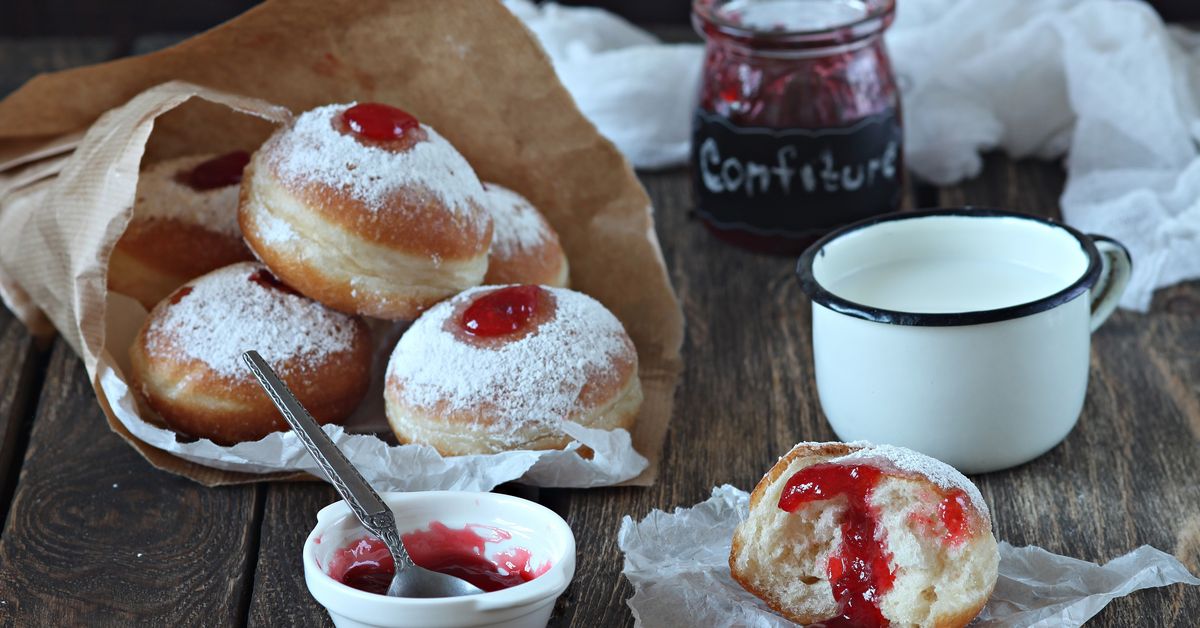Beignets fourrés à la confiture de fraises : recette de Beignets ...