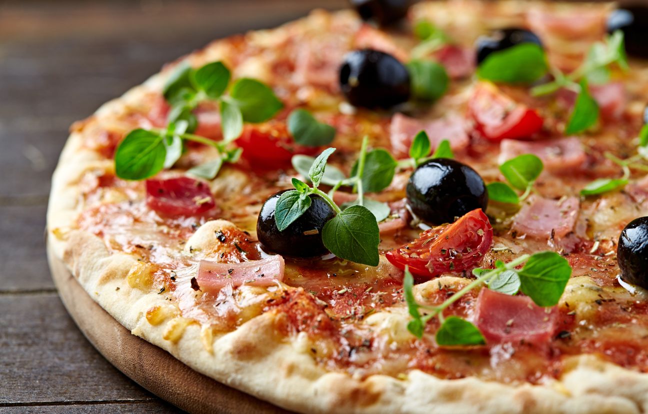 Pizza au jambon : Recette de Pizza au jambon - Marmiton