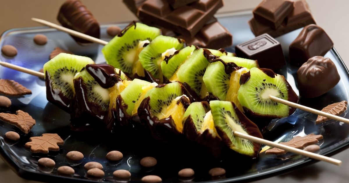 Brochettes de fruits chocolatées : recette de Brochettes de fruits ...