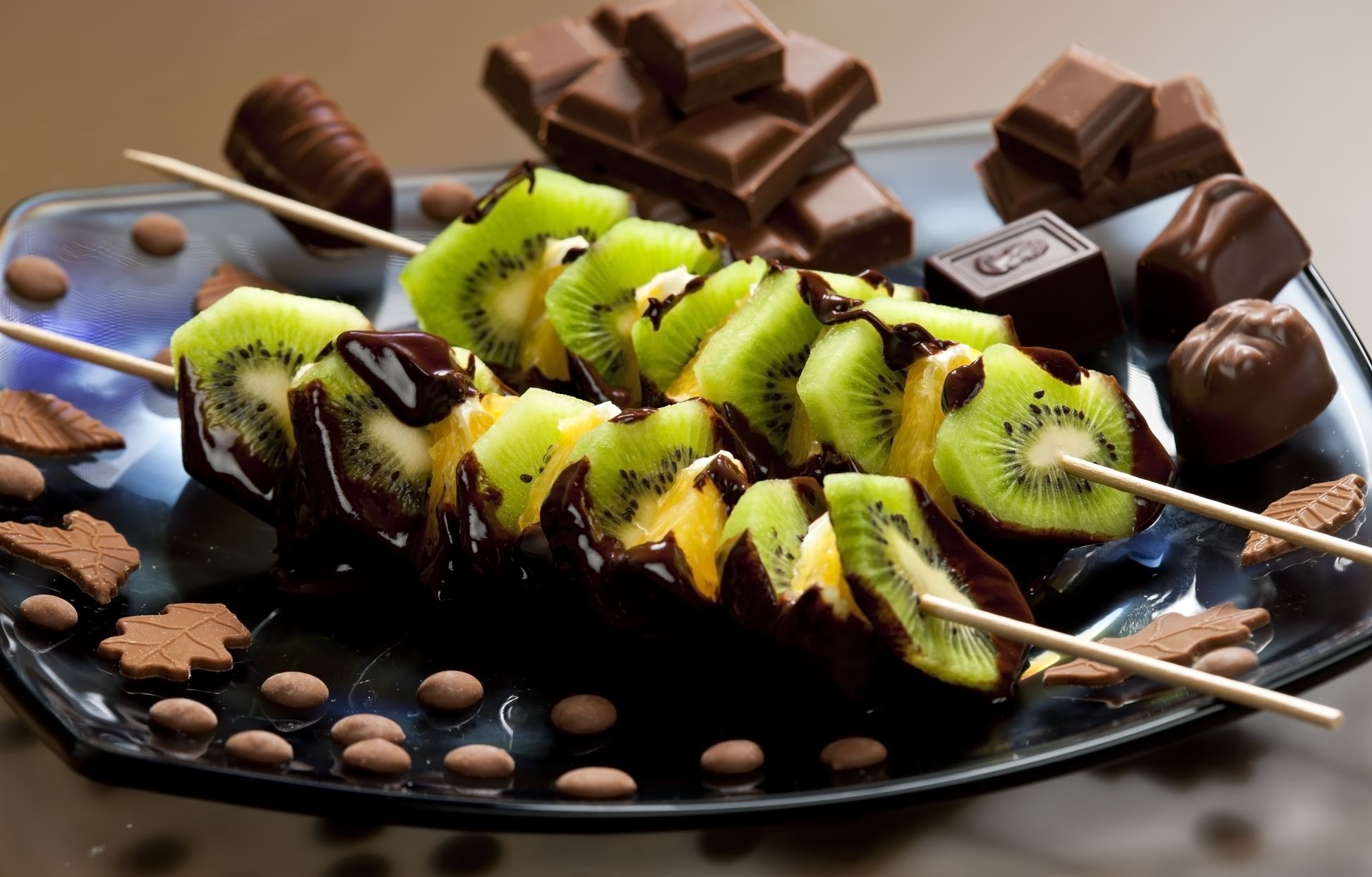 Brochettes de fruits chocolatées : Recette de Brochettes de fruits ...