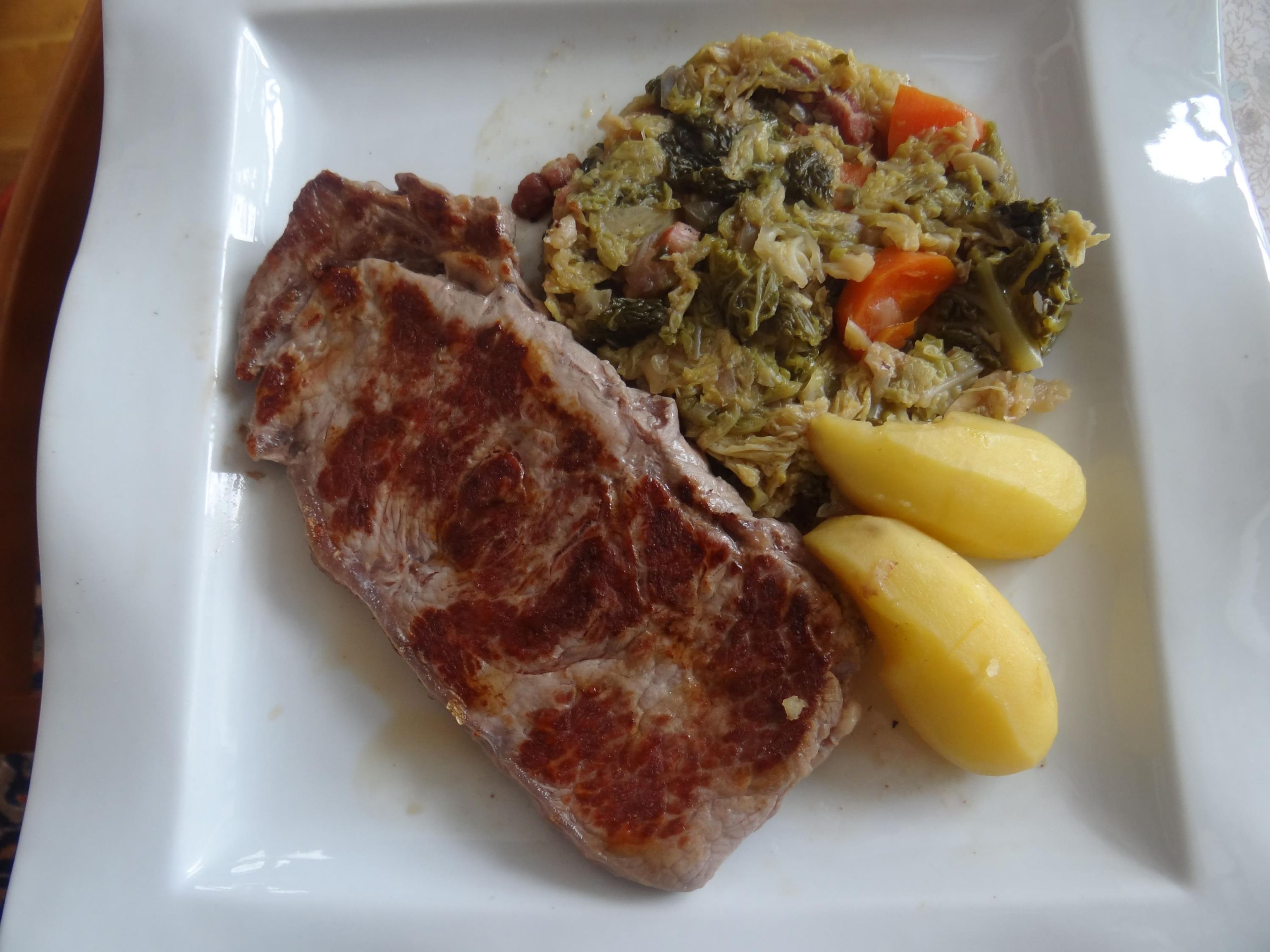 Chou blanc braisé en cocotte : Recette de Chou blanc braisé en cocotte ...