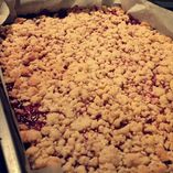 Crumble aux fruits rouges rapide : Recette de Crumble aux fruits rouges ...