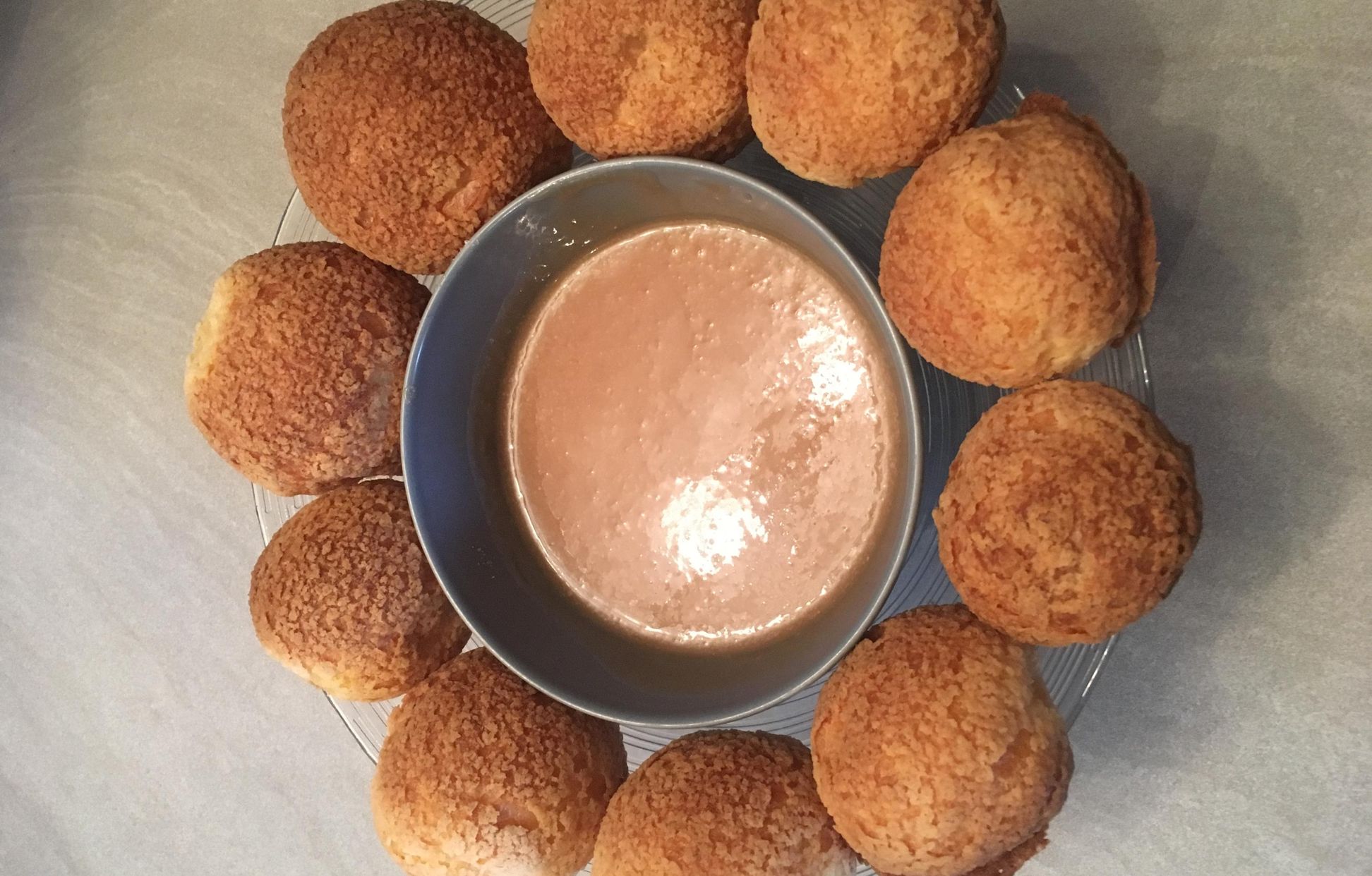 Choux craquelin au caramel beurre salé : Recette de Choux craquelin au ...