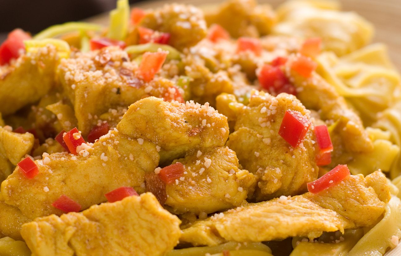 Pâtes au poulet et au curry : Recette de Pâtes au poulet et au curry ...