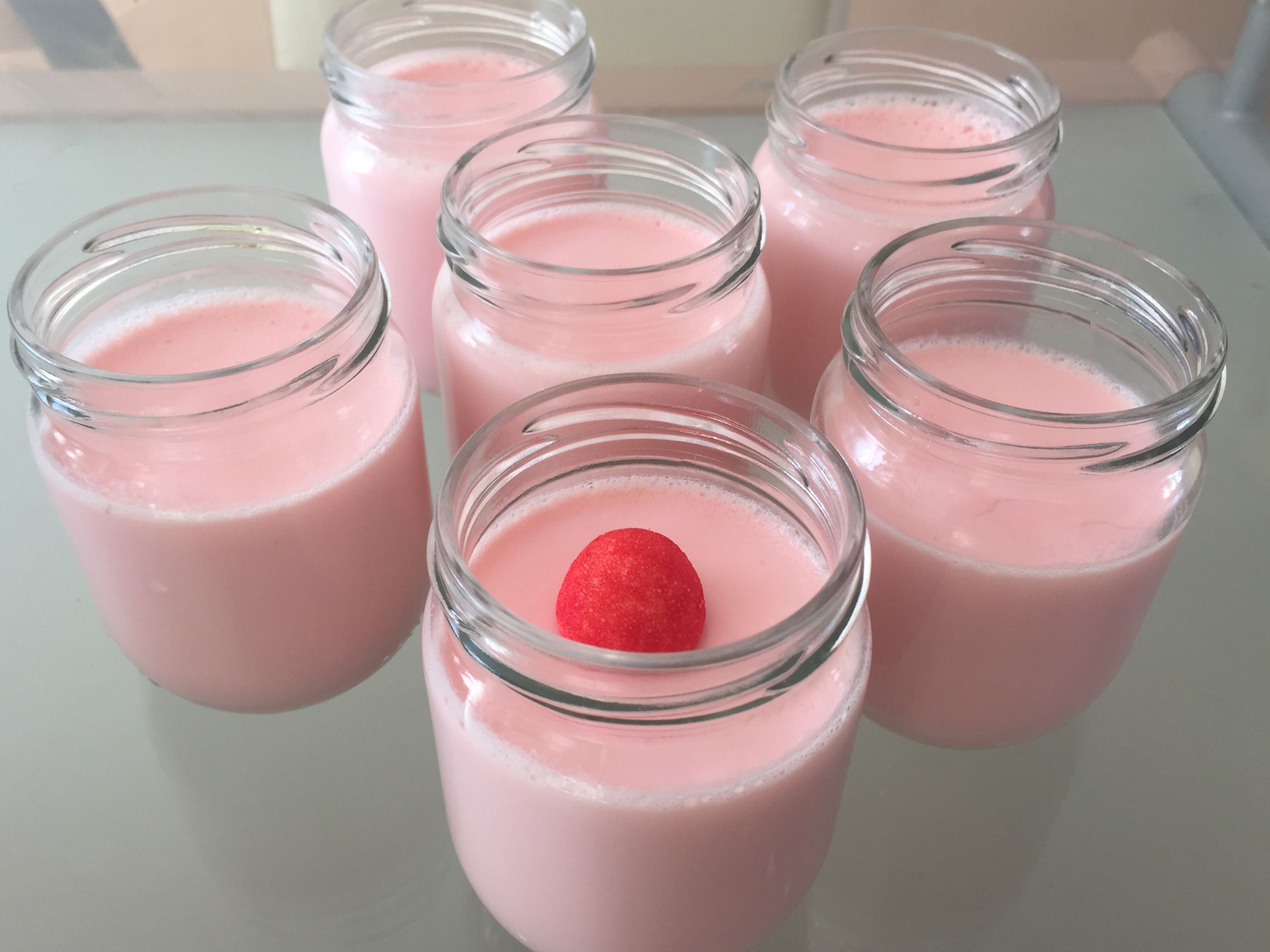 Yaourt aux fraises Tagada : Recette de Yaourt aux fraises Tagada - Marmiton