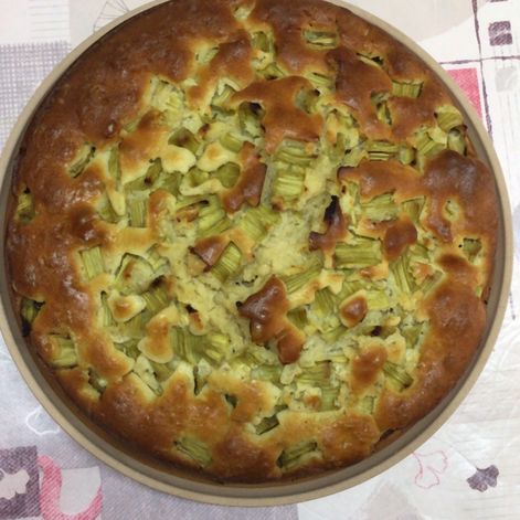 Gâteau à la rhubarbe et aux noisettes : Recette de Gâteau à la rhubarbe ...